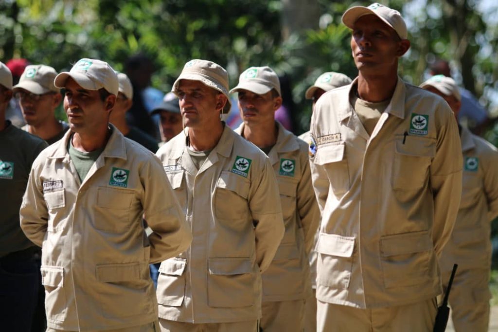 Los Guardaparques Son Defensores De Los Parques Nacionales Y